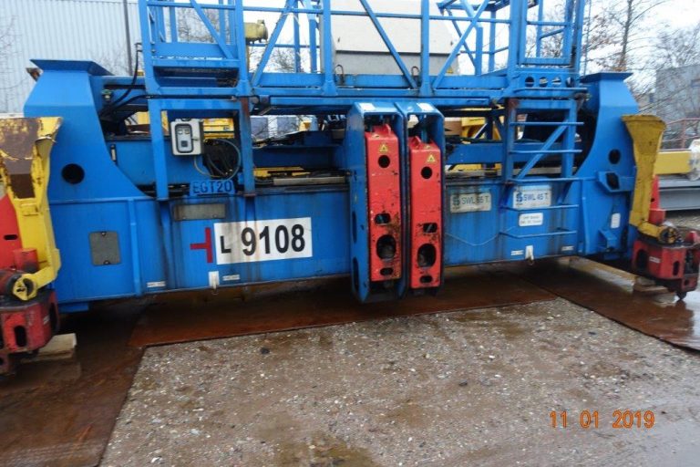 7 container spreaders, 5 stinis and 2 bromma. - Cobra Handelsonderneming